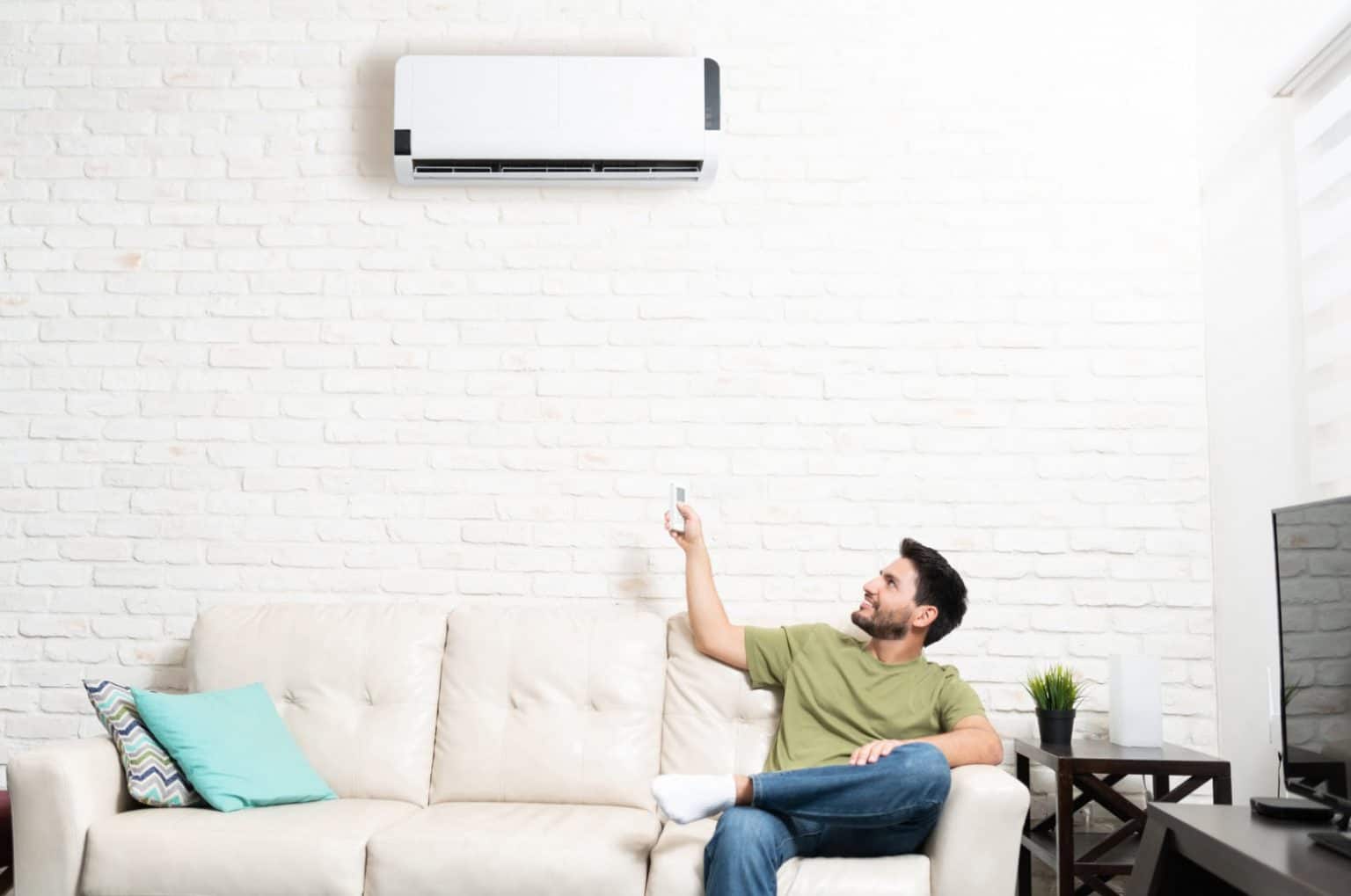 Why Mini Split Fan Runs Continuously? - HVAC BOSS